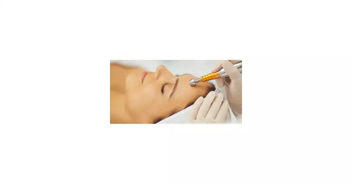 Rewitalizacja twarzy: Zdrowa skóra, młodszy wygląd – praktyczny poradnik